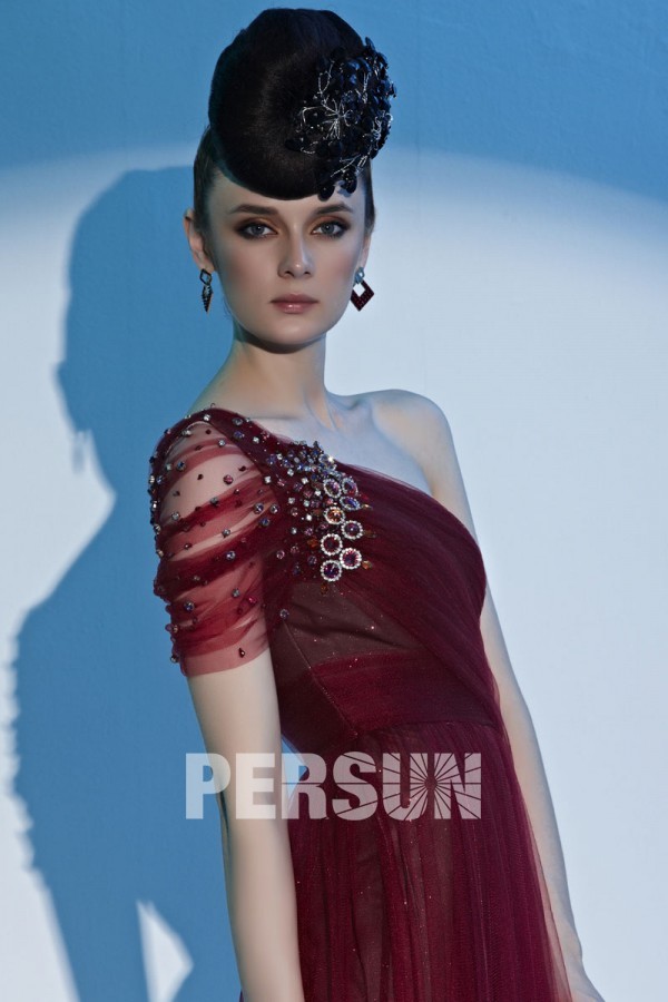 Robe soirée longue avec une seule manche courte en tulle bordeaux ... Robe soirée longue avec une seule manche courte en tulle bordeaux ...